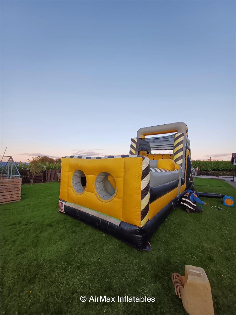 The Super Atomic Rush Obstacle Course Hire